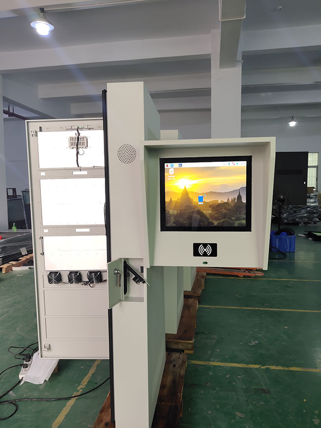 43 Inch Outdoor Advertising Screen Explosion Proof Commercial Display
