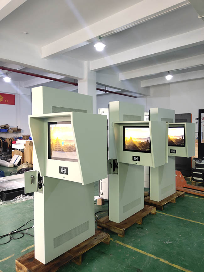 43 Inch Outdoor Advertising Screen Explosion Proof Commercial Display